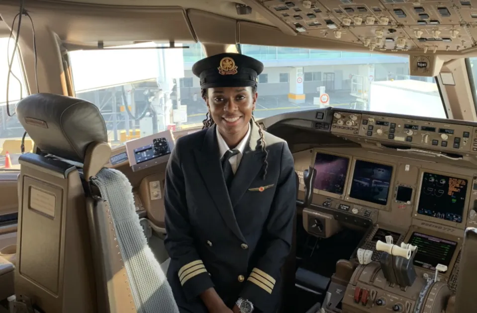 Jamaican Zoey Williams becomes 1st female black pilot to fly Boeing 777 ...