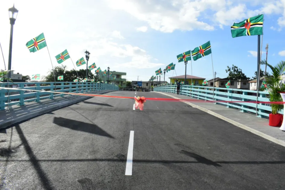 Thousands fill the streets as West Bridge opens in Roseau - WIC News