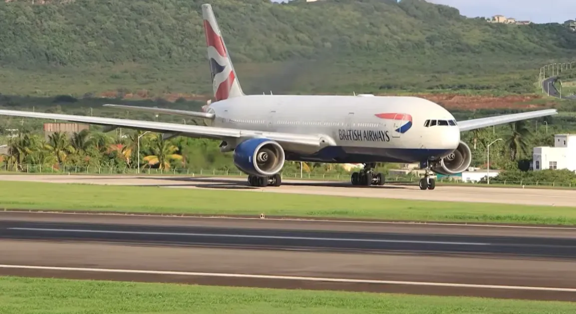 British Airways 777-2000 with Rolls Royce Trent 800 engines land at St ...