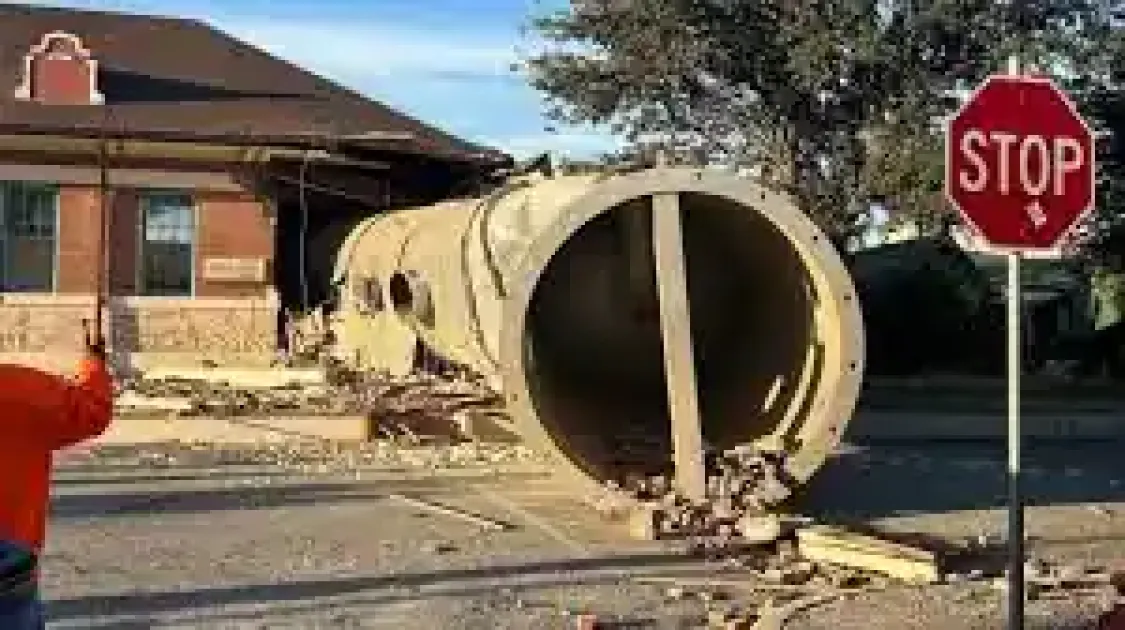 Texas: One dead, four injured as freight train derails after crashing ...