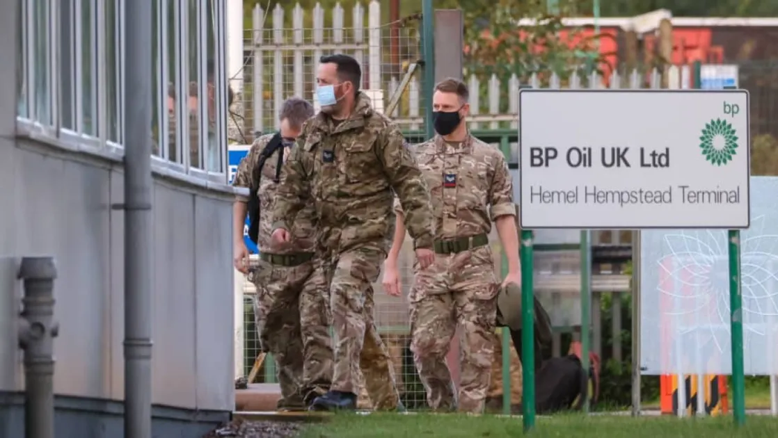British army delivering fuel across country, as petrol shortage ...