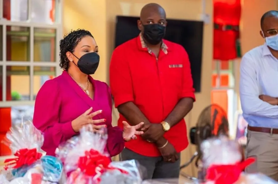 Dominica: Melissa Skerrit appreciates Red Army for significant donation ...